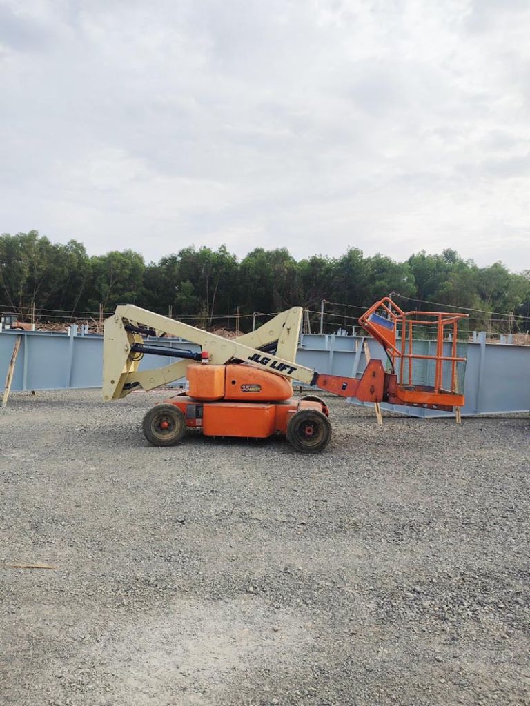 Cho thuê xe nâng người boom lift 12m JLG 35 electric